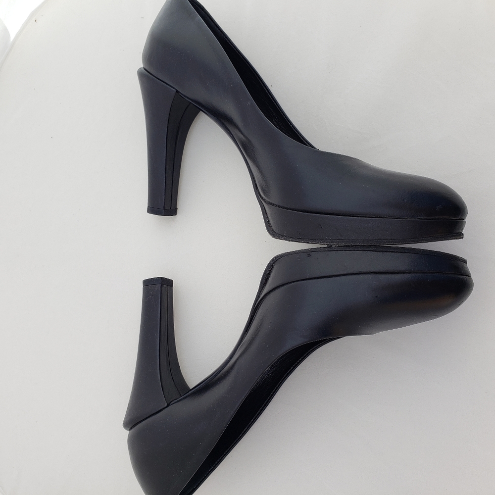 Max Mara Round-Toe Platform Pumps - Gem